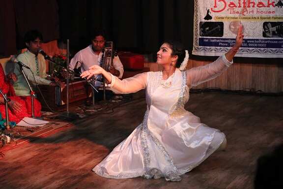 vilambit taal: Thaat kathak performed at Baithak | Events Movie News ...