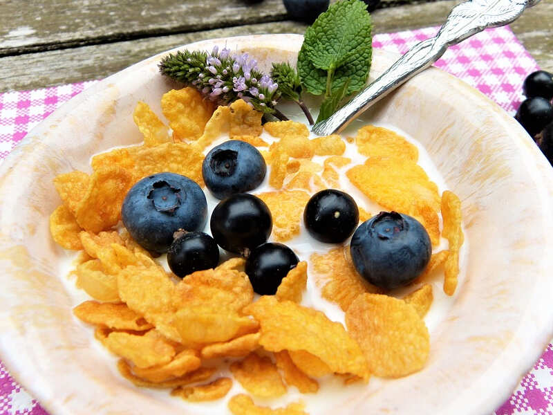 Are corn flakes with milk a healthy option for breakfast?