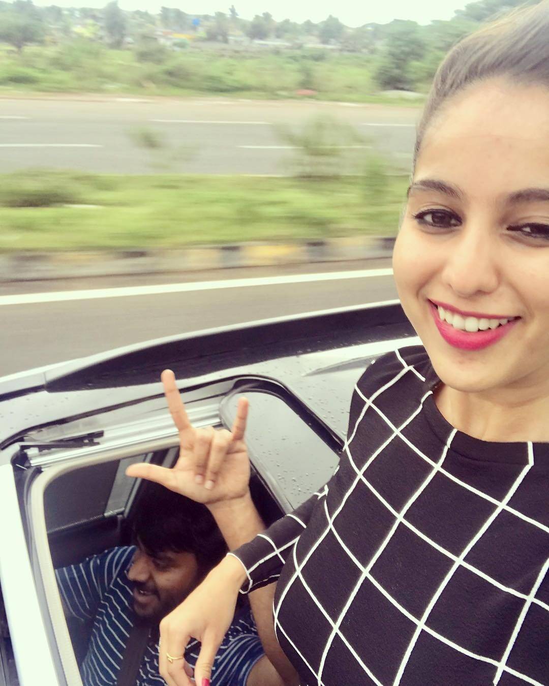 niveditha gowda: Niveditha Gowda goes on a long drive with Chandan ...