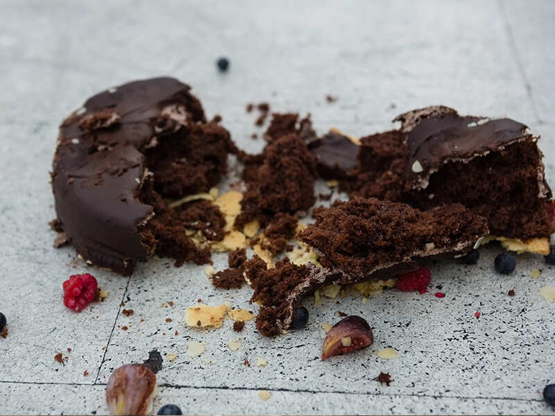 Is it safe to eat food fallen on the floor?