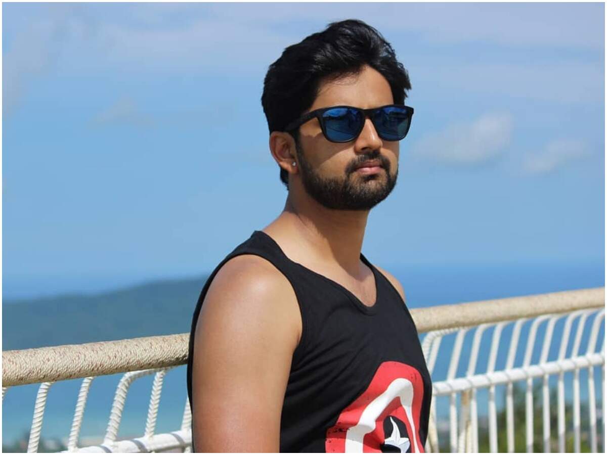 Shashank Ketkars Sings His Heart Out See Video Times Of India 