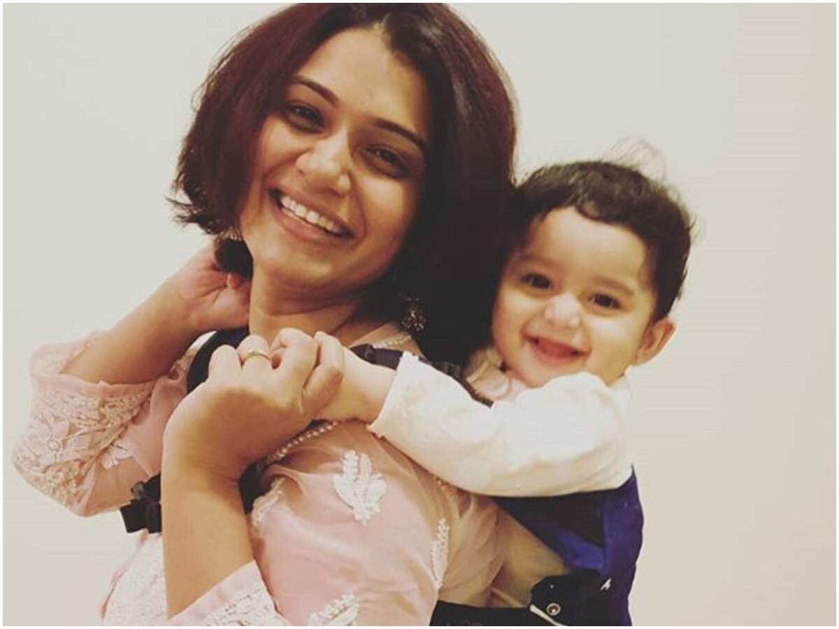 Urmila Kothare shares an adorable video of her daughter Jiza - Times of ...