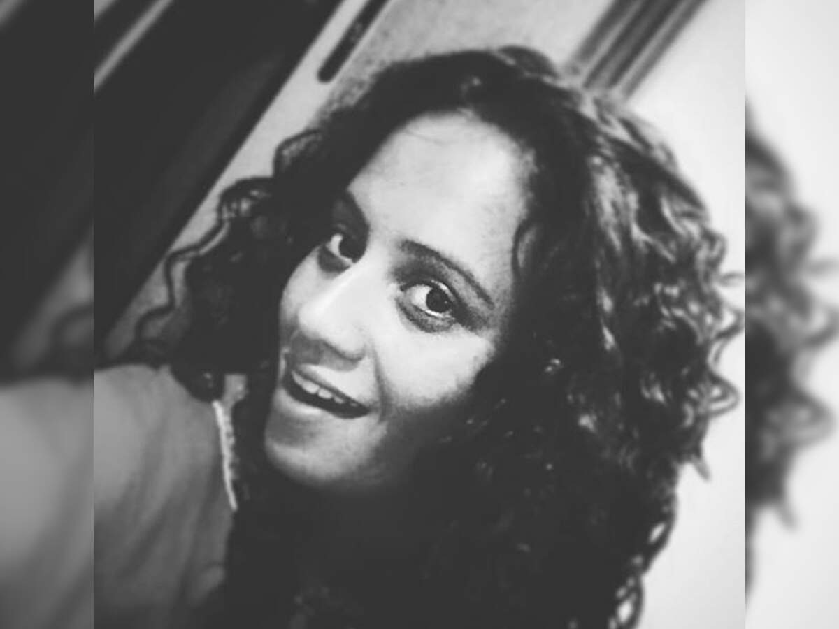 Photo: Smita Tambe sports a retro look from her upcoming film | Marathi ...