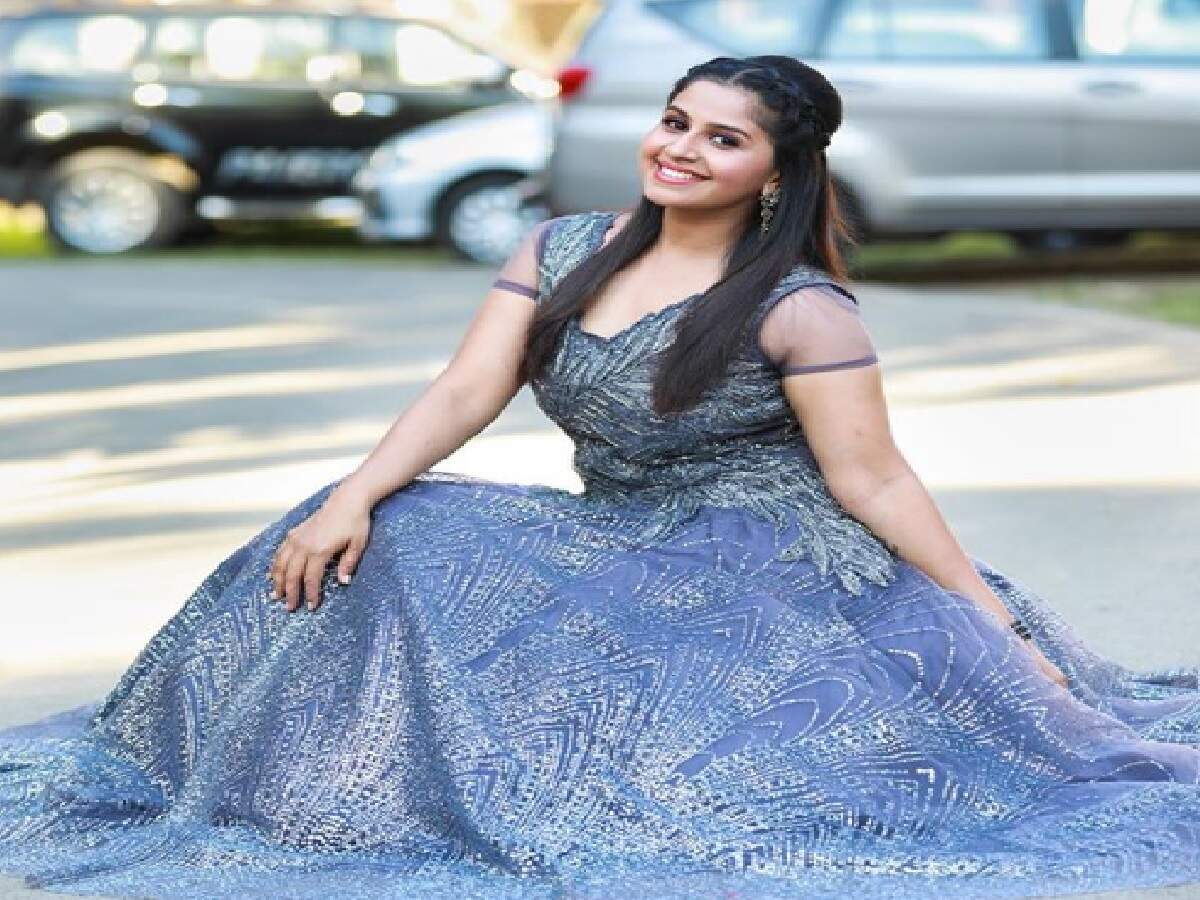 Anchor Anushree: Sa Re Ga Ma Pa host Anushree gives a befitting reply ...