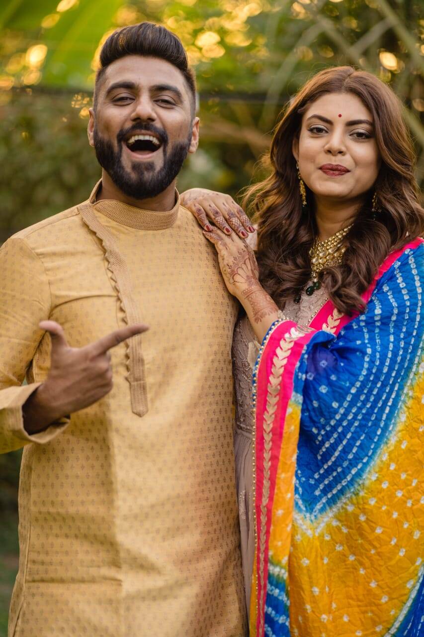 Singer: Isheta Sarckar gets engaged to percussionist Dhruv Patel ...