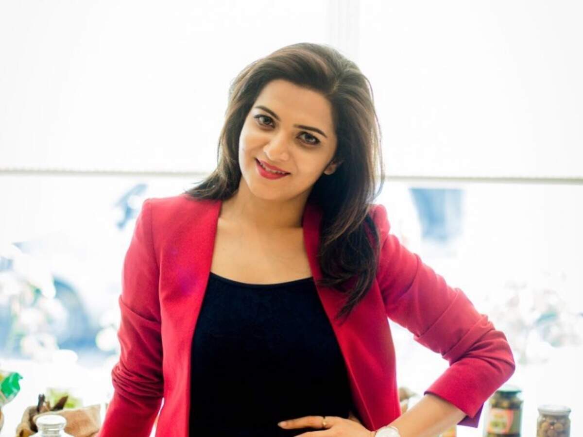 Dhivyadharshini: TV anchor Dhivyadharshini is back after a hiatus to ...