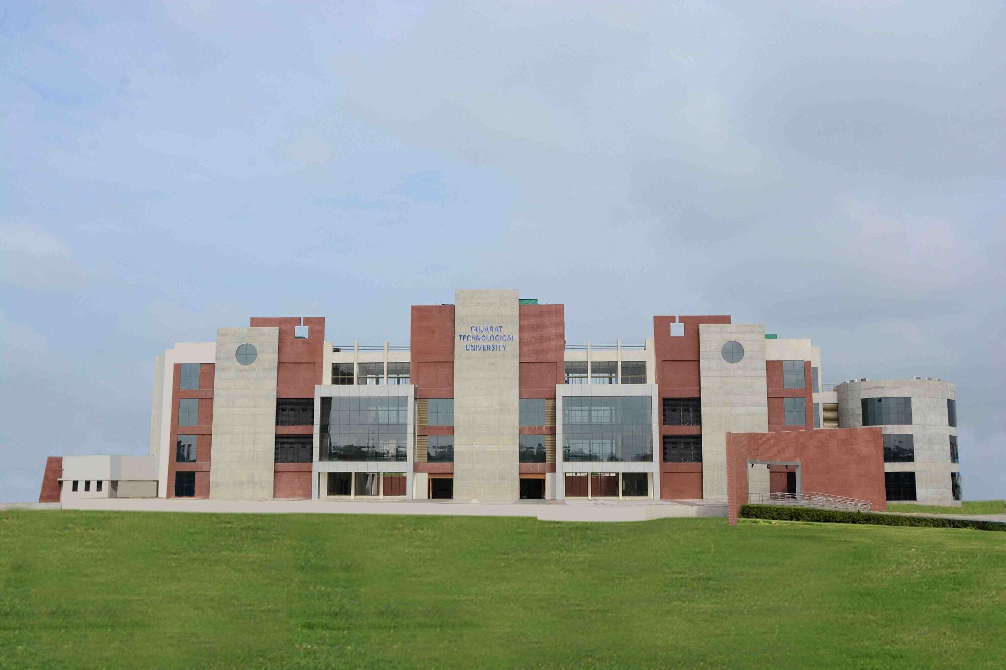 Gujarat Technological University gets a new registrar - Times of India