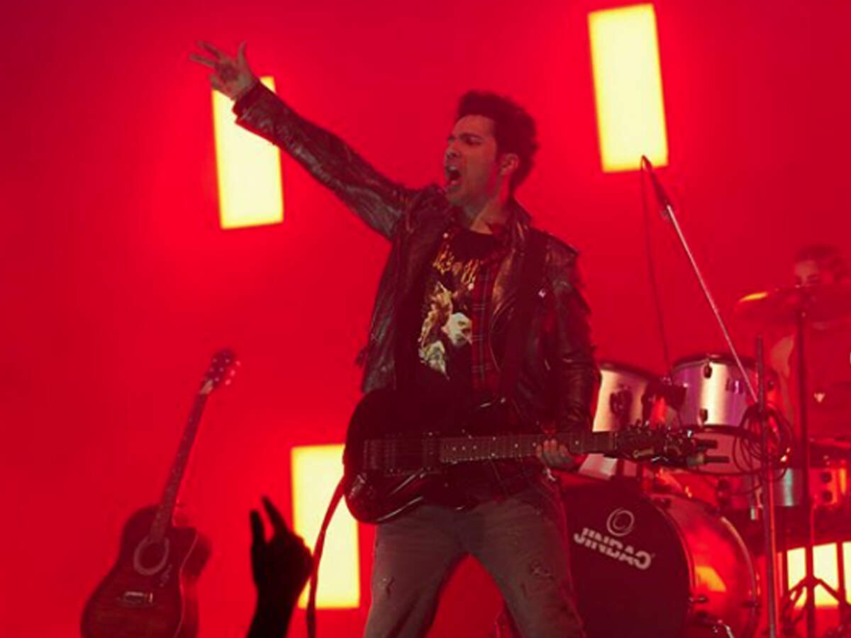 Varun Dhawan flaunts the rockstar avatar of his 'SOTY' character Rohan ...