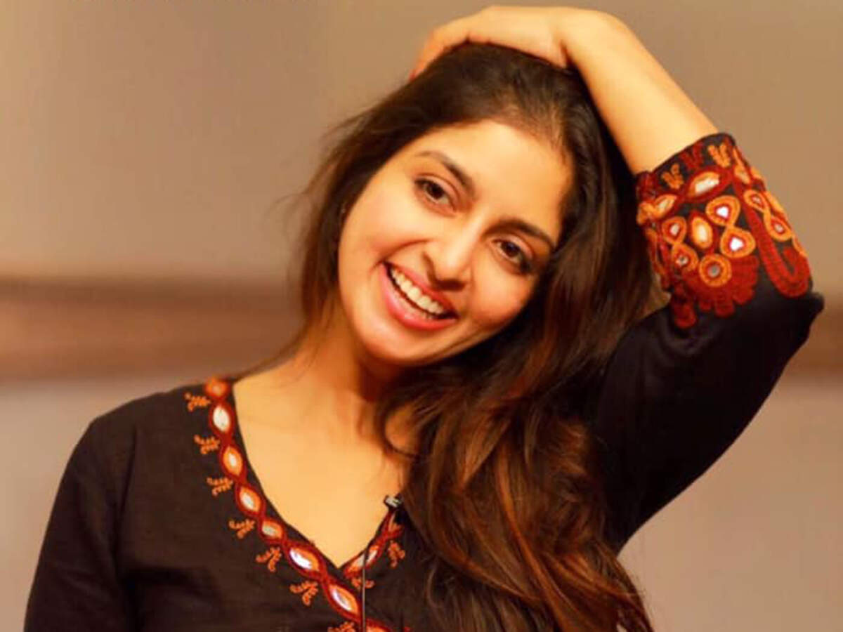 Actress Athmiya sings Edakkadu Battalion song 'Nee Himamazhayayi ...