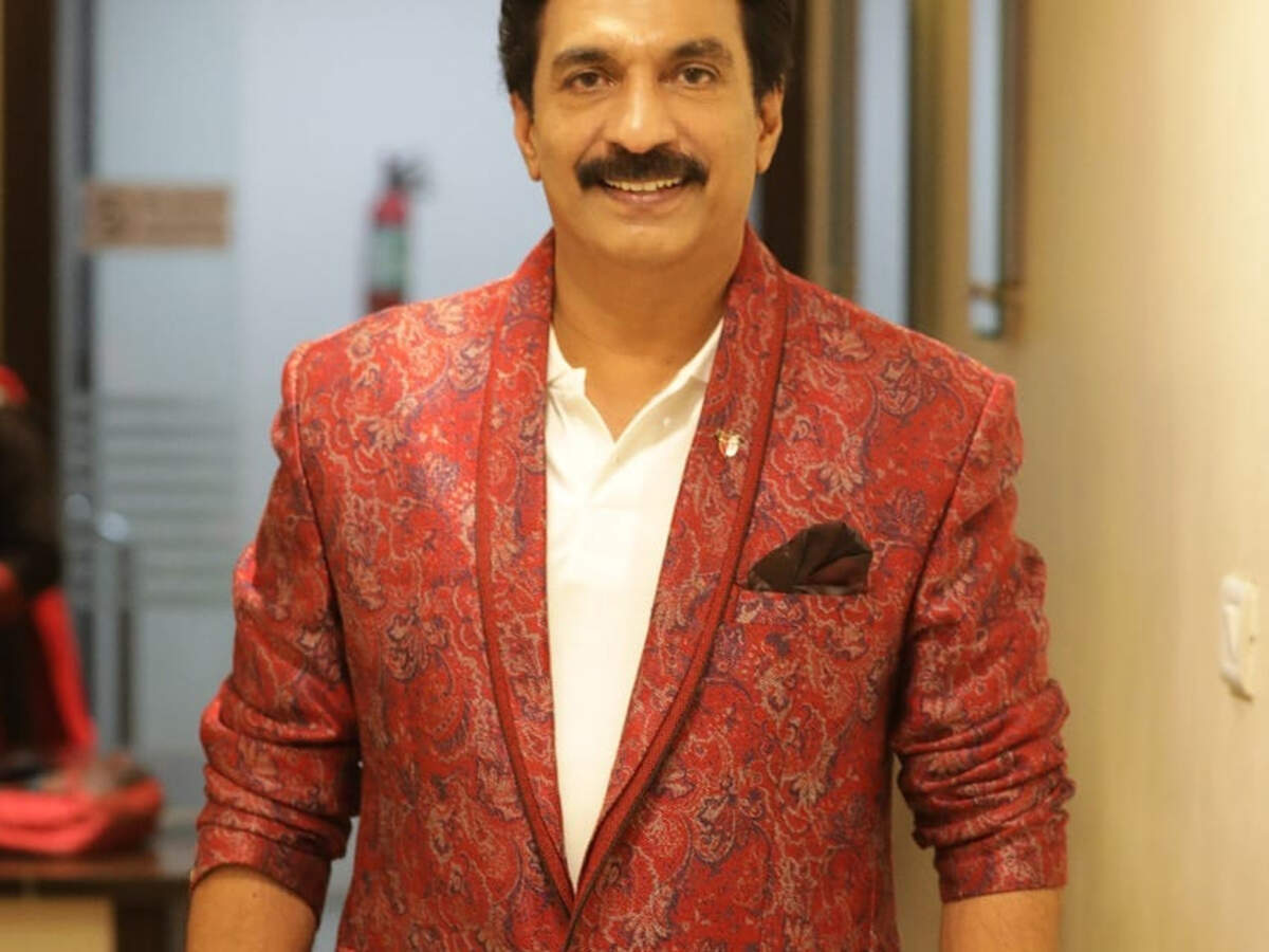 Unni Menon sings for 'Pattam' | Malayalam Movie News - Times of India