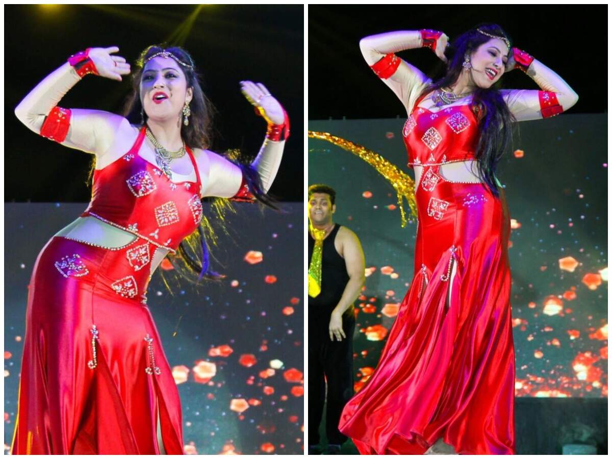 Photos Sweety Chhabra Sets The Stage On Fire With Her Amazing Dance Moves Bhojpuri Movie News