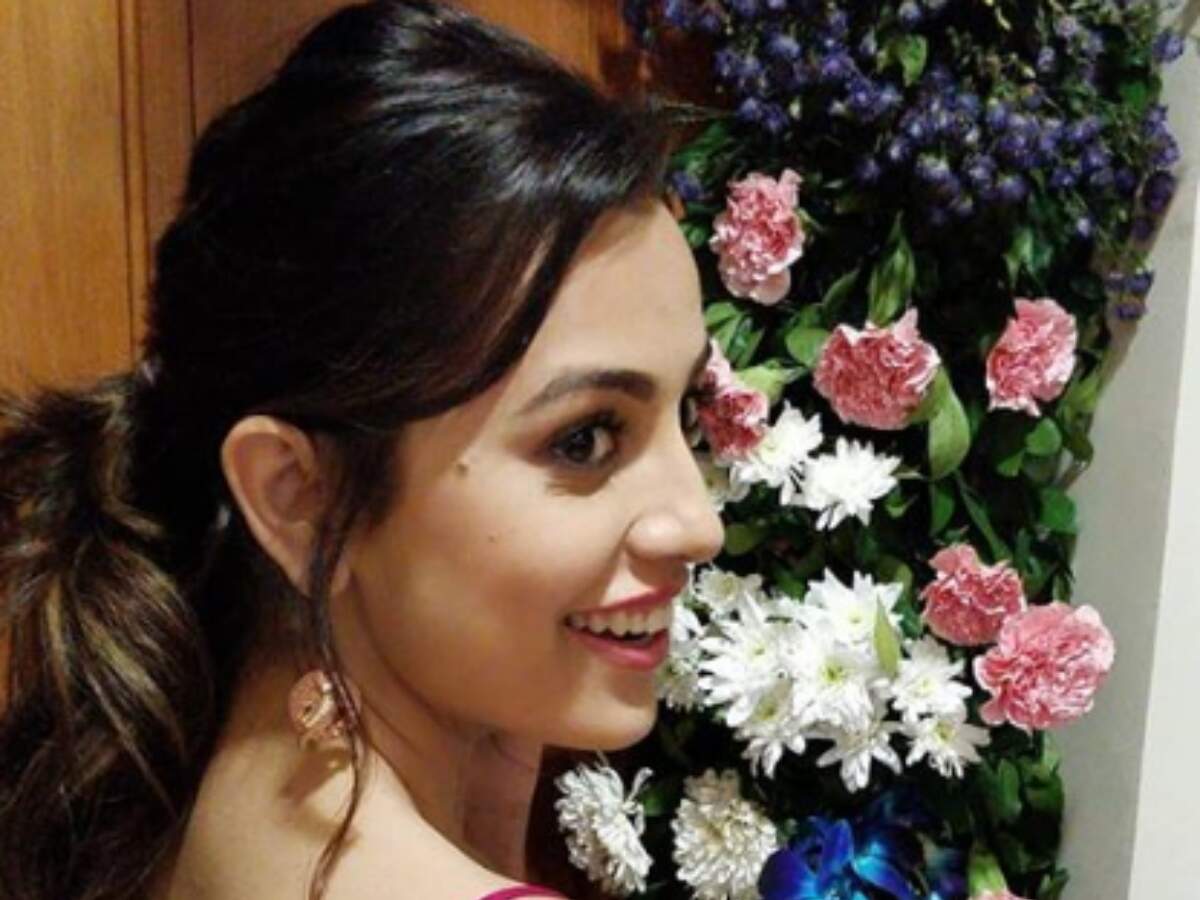 Photos: Esha Kansara decks up in pink for best friend's pre-wedding ...