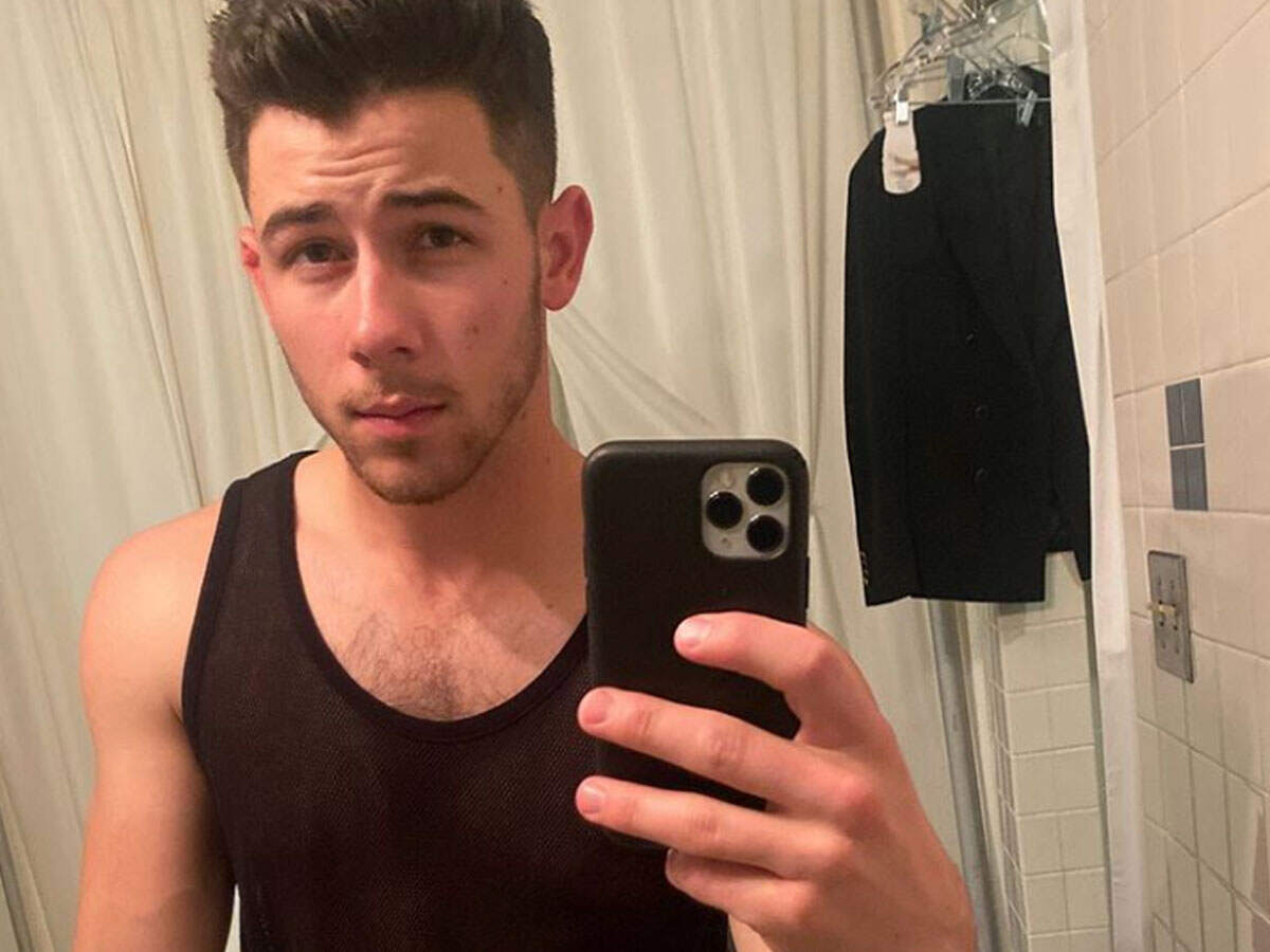 Photo: Nick Jonas clicks a broody mirror selfie as he nears the end of ...