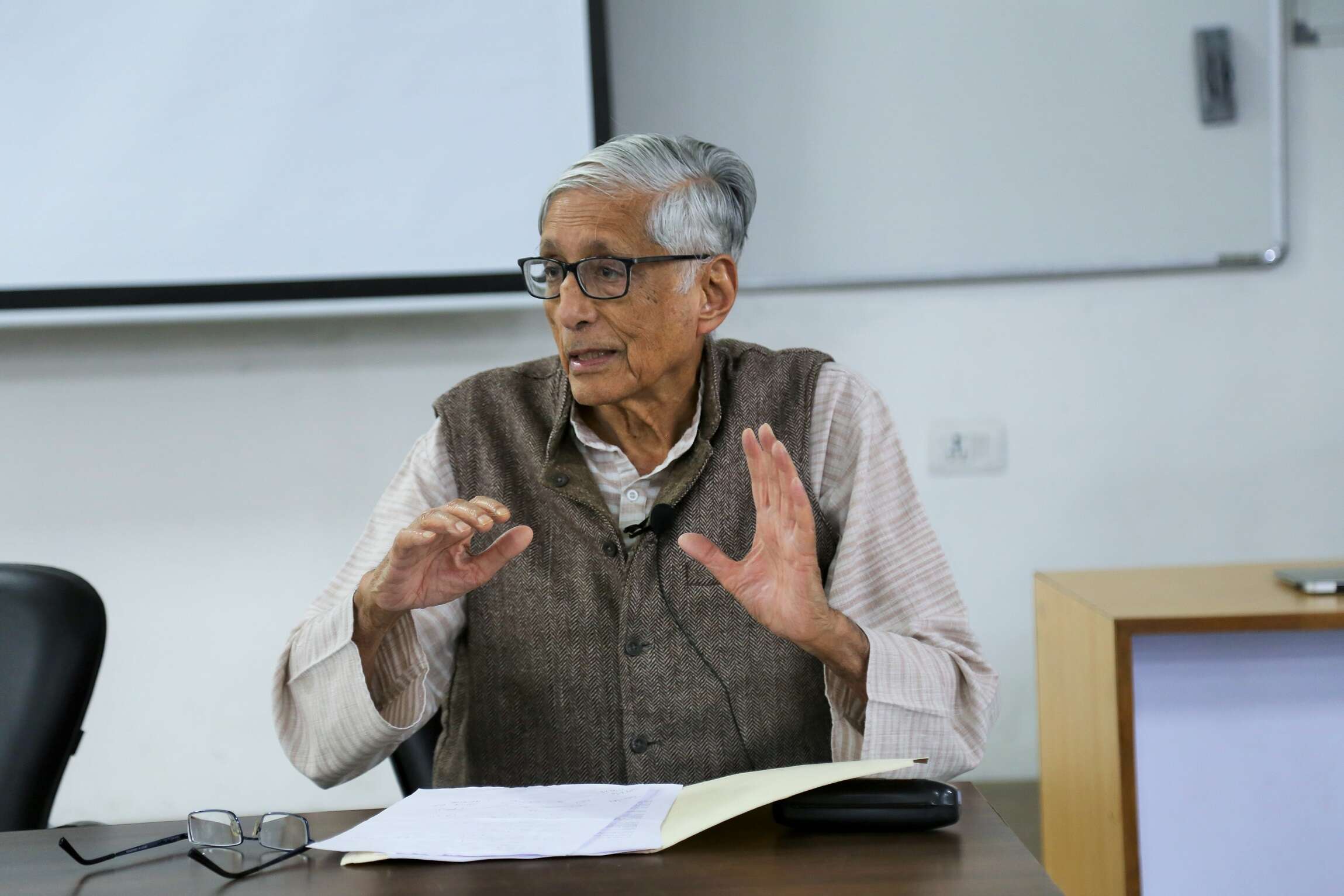Dr Rajmohan Gandhi asks if ‘Gandhi matters anymore’ | Events Movie News ...