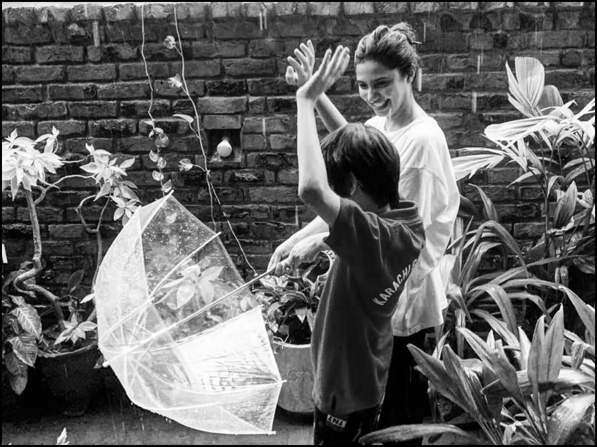 Mahira Khan shares unknown details about son Azlan love 1