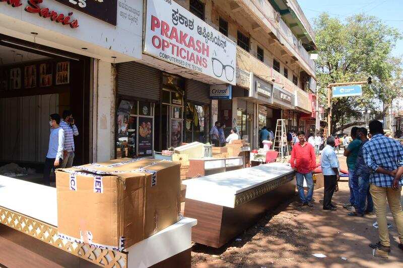 HDMC vacates shops at 60-year-old building; structure to be razed ...