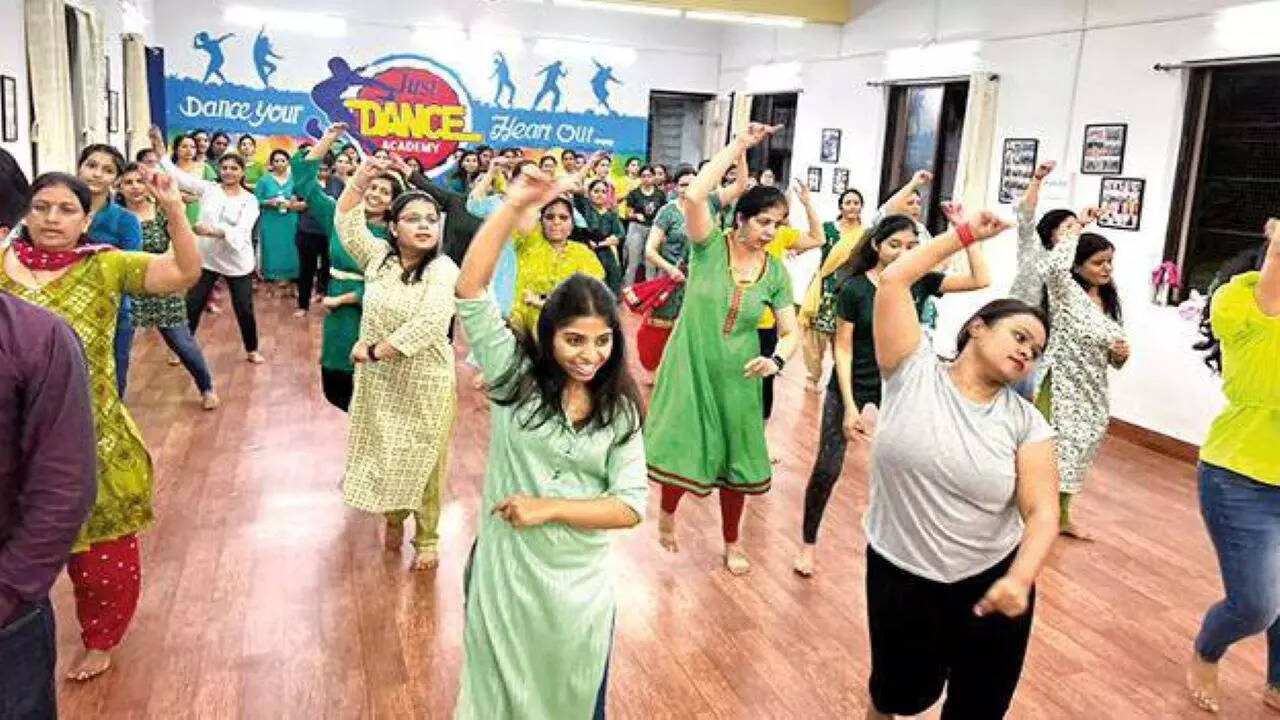Dandiya Dance Steps