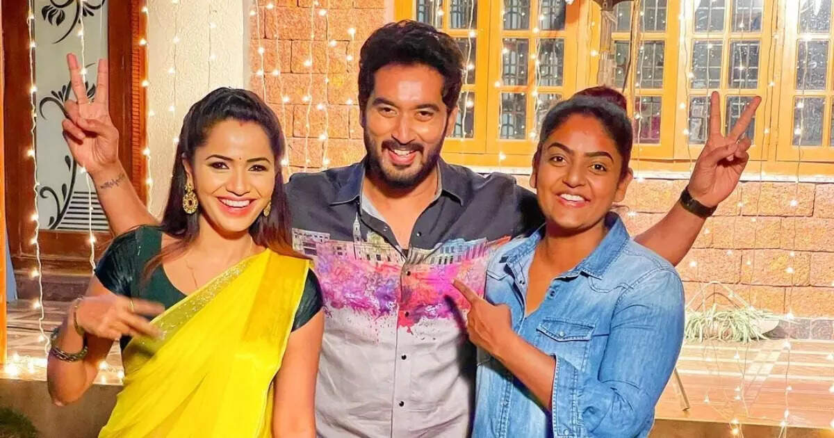 Inside pics from Karthika Deepam's 1500th episode celebration | Times ...