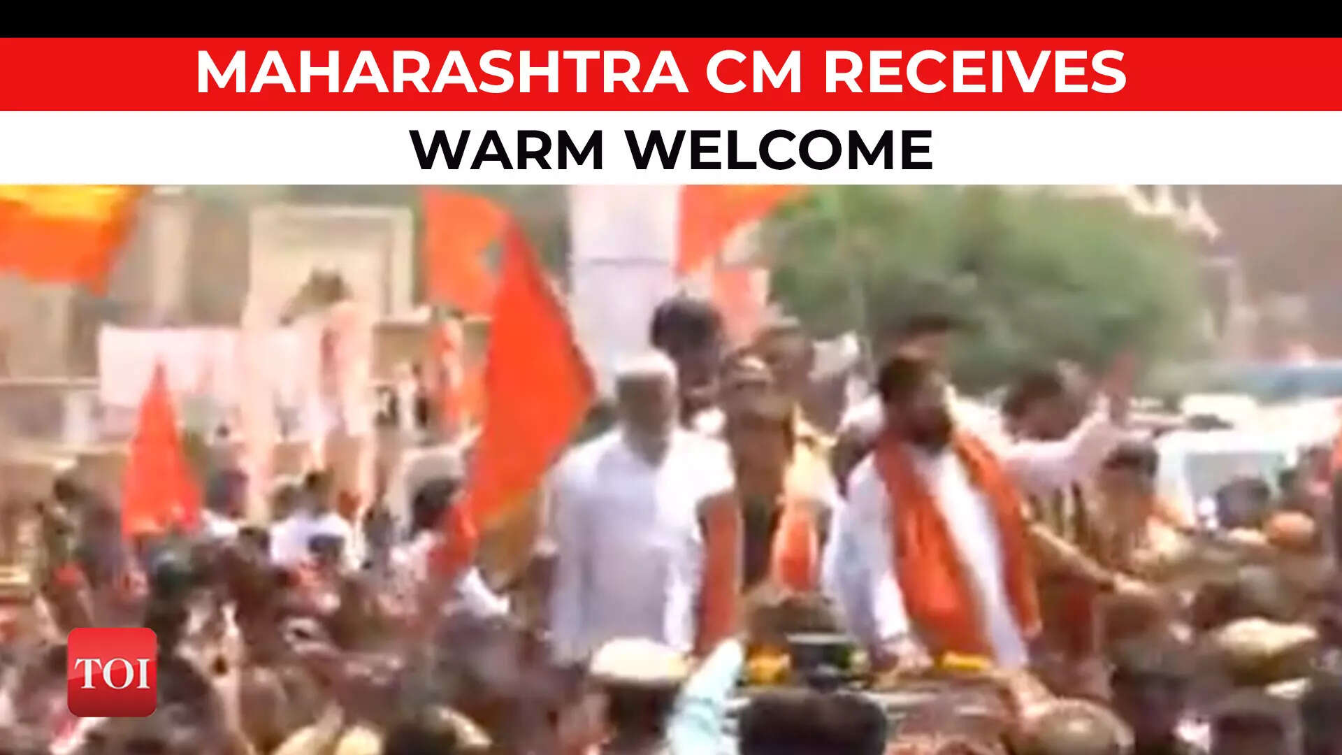 Maharashtra CM Eknath Shinde and Deputy CM Devendra Fadnavis receive warm welcome in Ayodhya ...