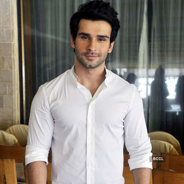 Girish Kumar Height