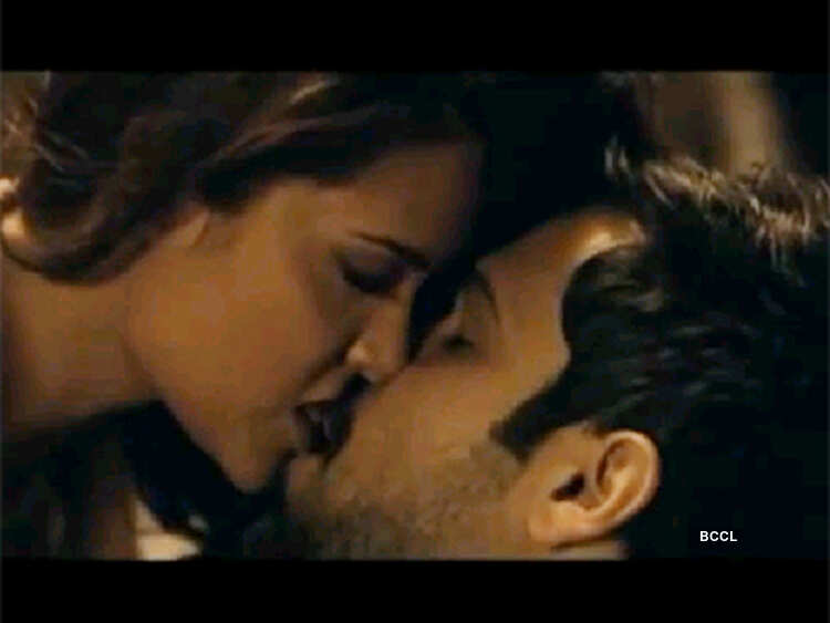 Emraan Hashmi and Esha Gupta in a steamy scene in their upcoming movie Jannat 2