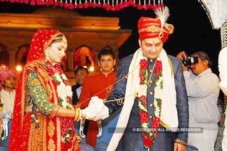 Utsav Parekh Son Wedding Regal Elegance: Vintage Royal Door Theme Card