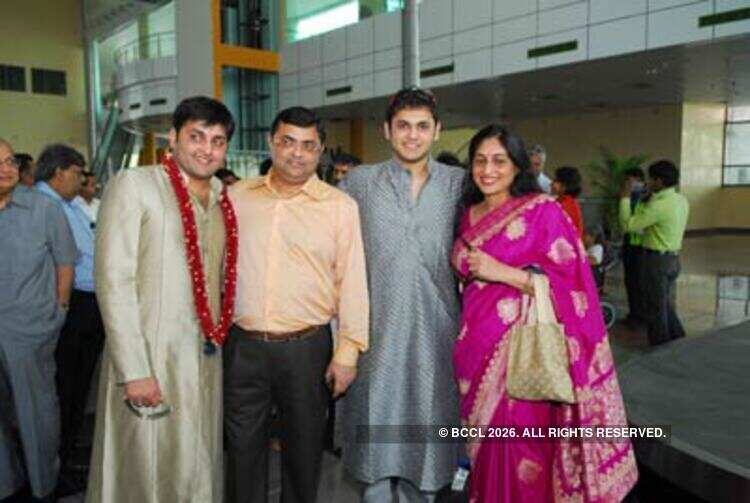 Utsav Parekh Son Wedding Regal Elegance: Vintage Royal Door Theme Card