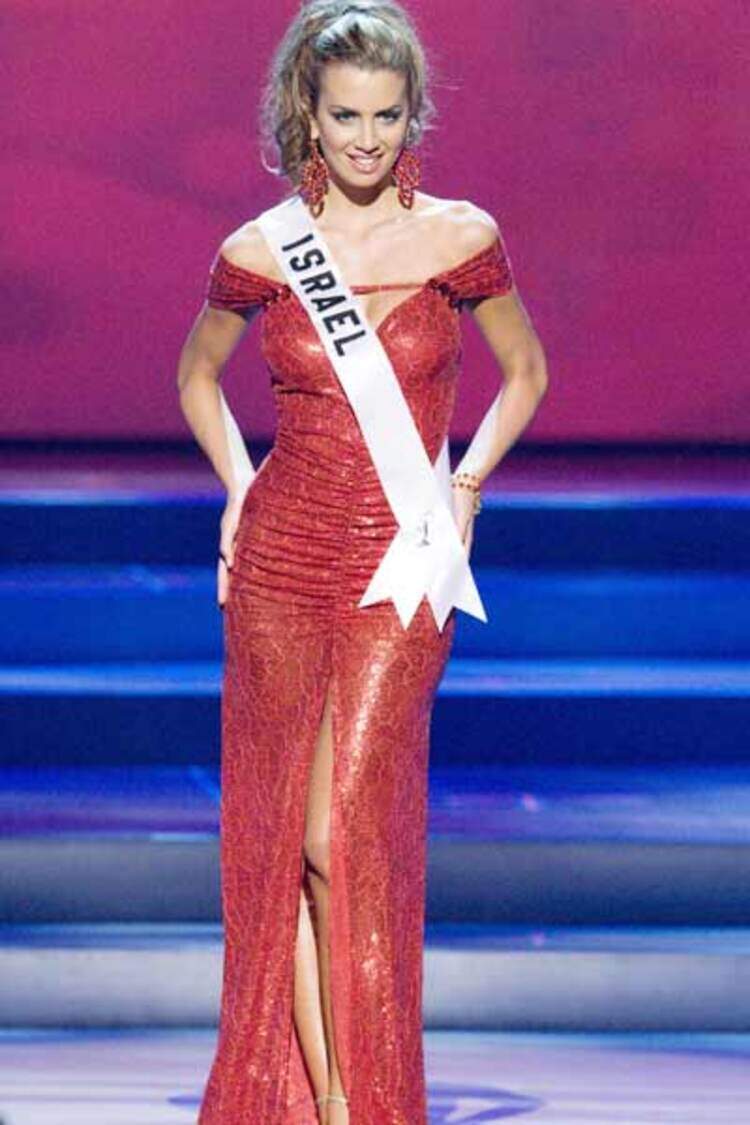 Shunit Faragi Bar Refaeli Shares Her Extra Sporty, Ab Baring Take On