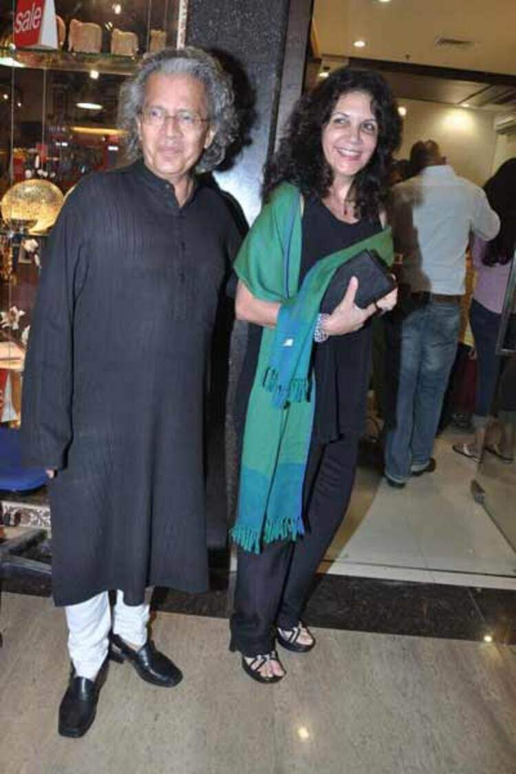 Anil Dharker Wedding Ayesha To Marry Boyfriend Robert Taylor