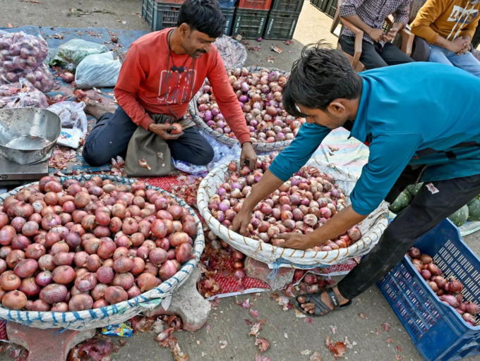 Onion prices spark political battle, bring tears to consumers | The Times of India