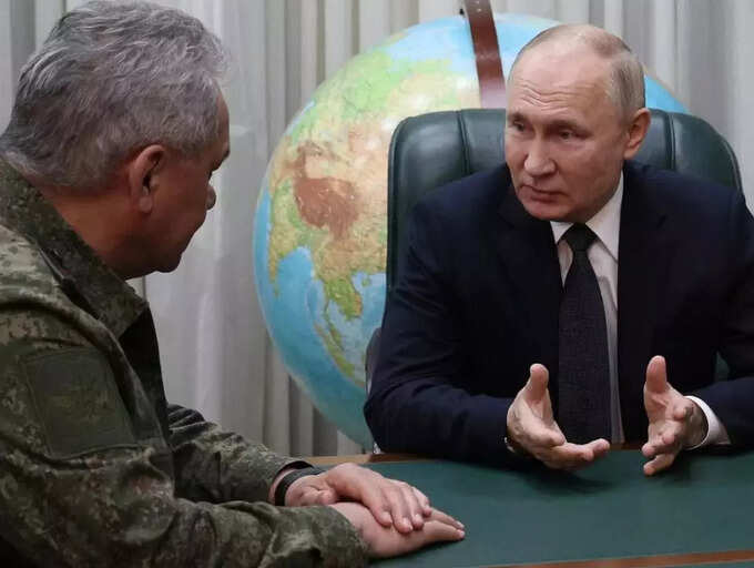 In Pics Vladimir Putin And Military Brass Assess Ukraine War At