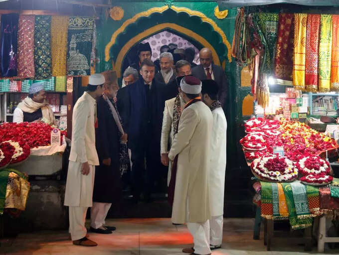 French President Macron enjoys qawwali at Delhi's Hazrat Nizamuddin ...