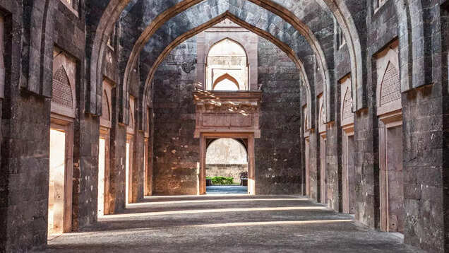 The mysteries of Mandu Fort for the curious travellers | TimesTravel