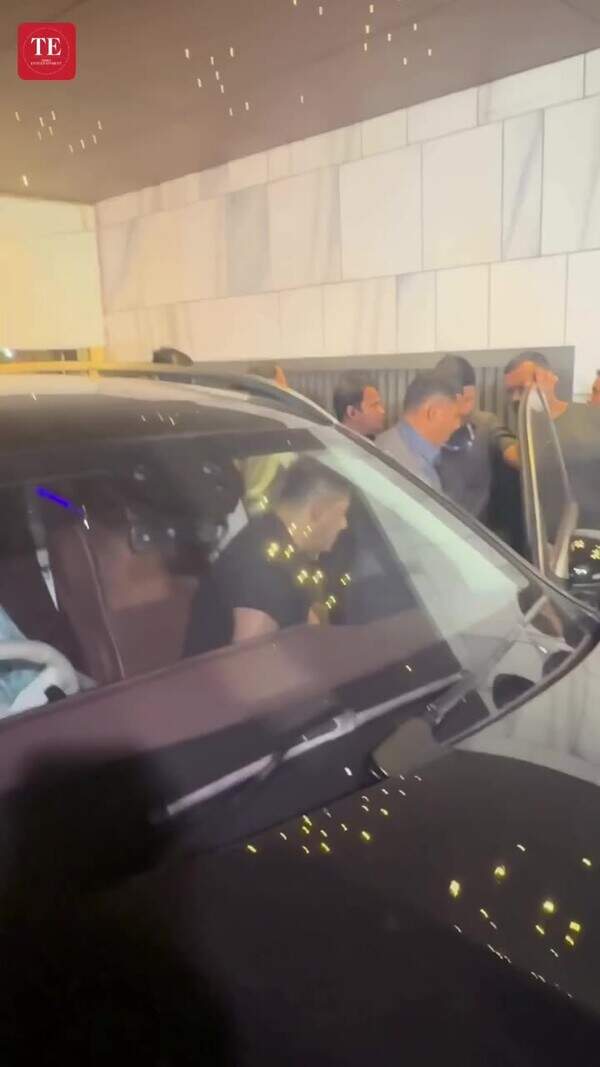 Bigg Boss 12 contestant Saba Khan recreates Janhvi Kapoor's Nadiyon Paar