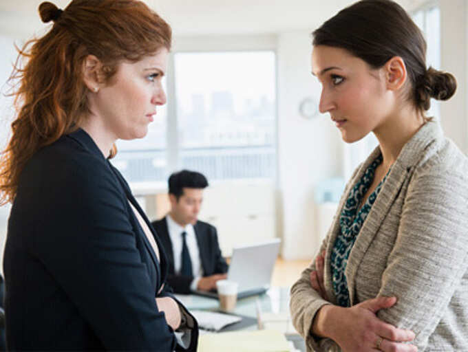 Smart ways to deal with arguments at work | The Times of India