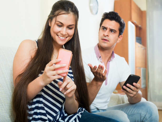 9 types of irritating texters in your life | The Times of India