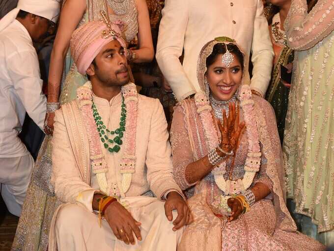 Shriya ties the knot with Anindith in a traditional Telugu ceremony ...