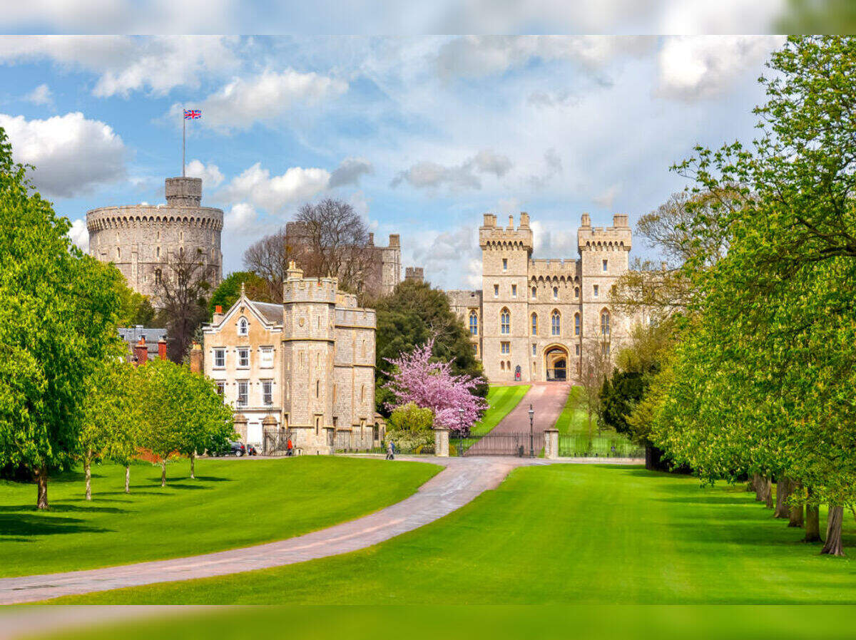Queen Elizabeth Castle Queen Elizabeth Held An Audience At Windsor