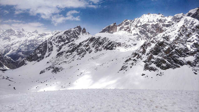 Lahaul Valley and others areas in Himachal Pradesh receive first snowfall of winter | TimesTravel