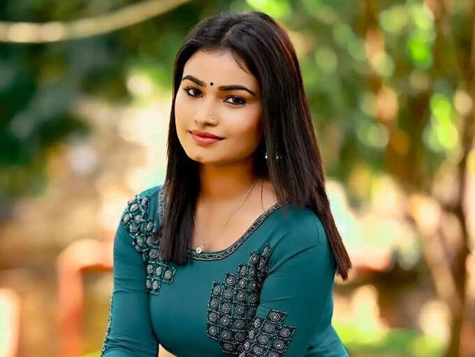 Thoovalsparsham's Sandra: I know it was bit risky to wait for an entire ...