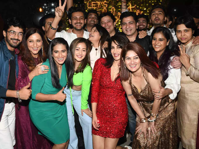 From dancing on BB Marathi's title song 'Chavadi var ya' to posing for ...