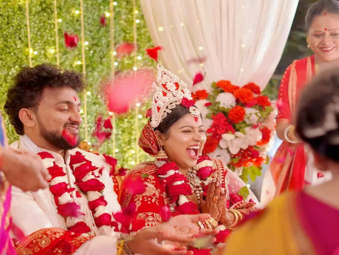 Sa Re Ga Ma Pa fame Debrup Raha gets married to Debmita; see pics | The Times of India