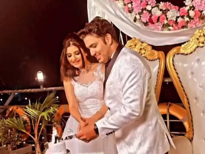 Actress Rupsa Chatterjee gets hitched to beau Sayandeep Sarkar; see ...