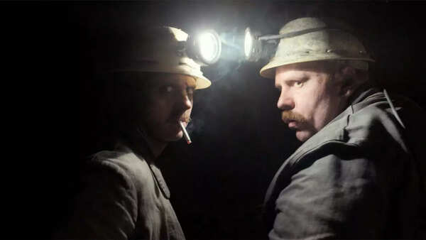 The Deep Dark Movie Review: This eerie lovecraftian horror is a descent ...