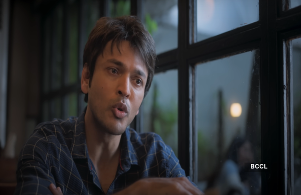 Aarpar Movie Review: Aarpar is one for the couples to watch this weekend