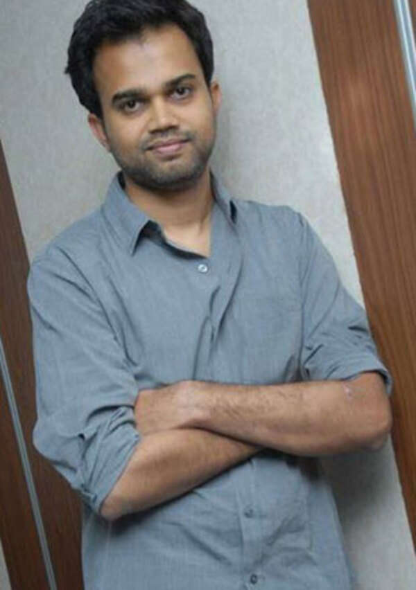 Salaar Review: A Riveting Tale of Power and Brotherhood in a Dystopian ...