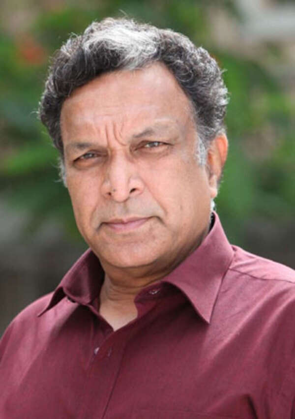 Red Flower Movie Review: A train wreck you can't look away from