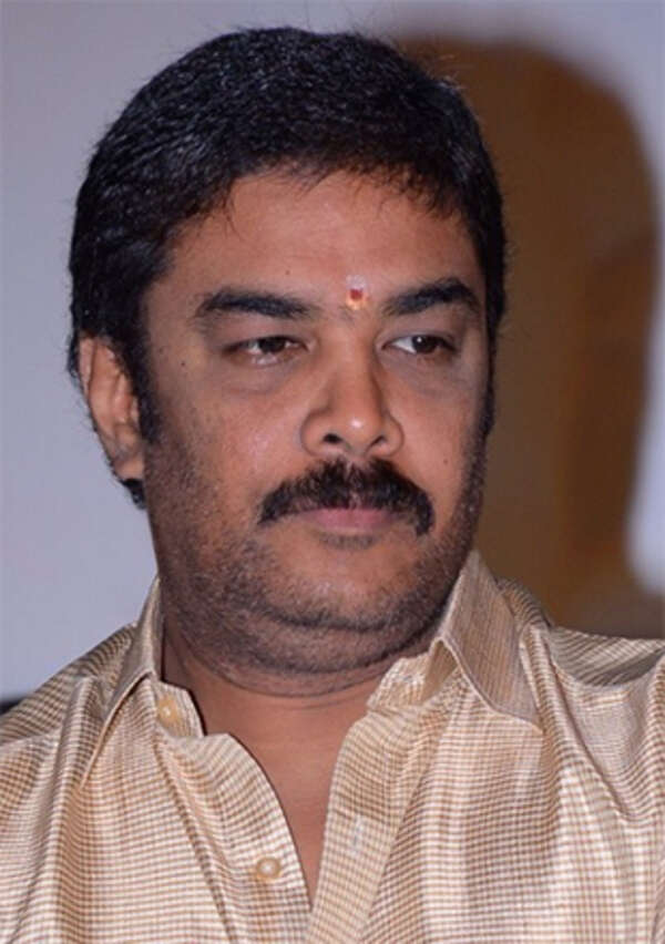 Gangers Movie Review: Sundar C & Vadivelu's heist comedy is not so ...