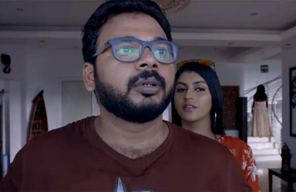Iruttu Arayil Murattu Kuthu Review {3/5}: Horror angle falls flat and ...