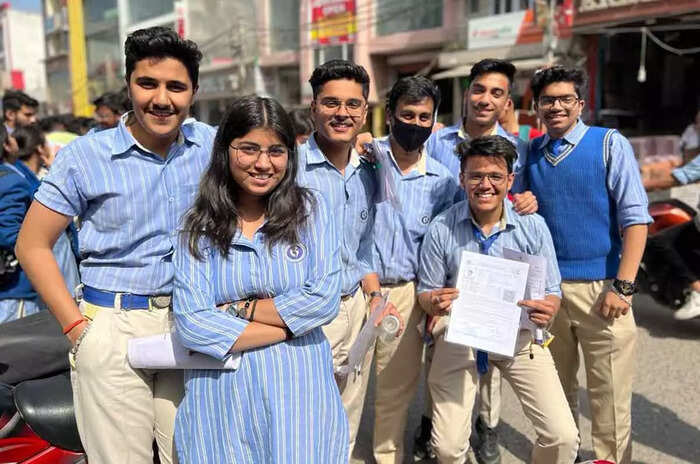 CBSE Board Exam 2023 Live: CBSE Class 12th English exam analysis ...